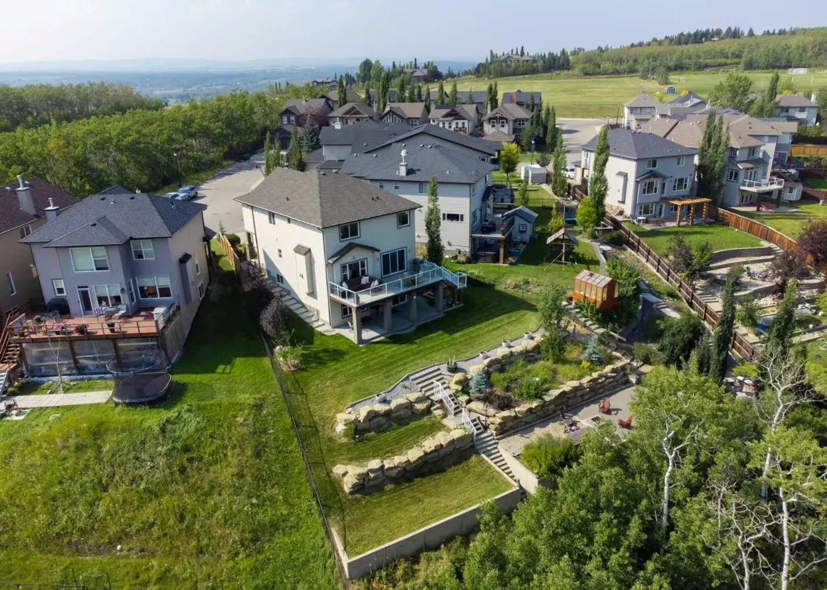 52 Val Gardena Court SW, Calgary, Alberta Sold History | HouseSigma