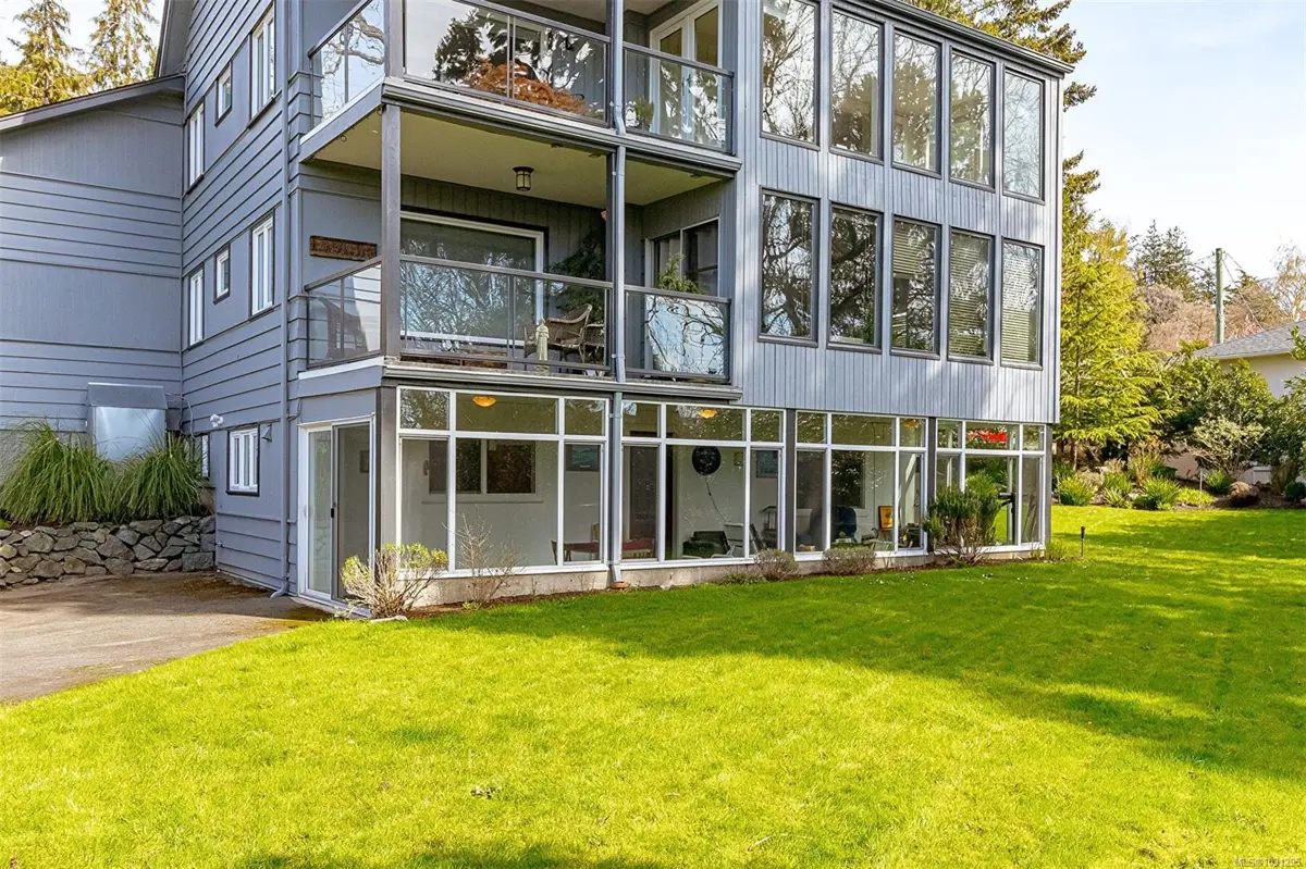 1 - 801 Langham Crt, Victoria, British Columbia V8V4J3 For Sale ...